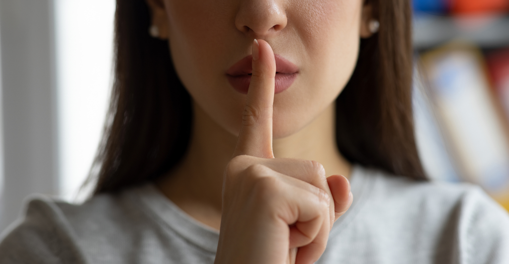 Body language expert shares 3 tips that are a sure sign someone is lying