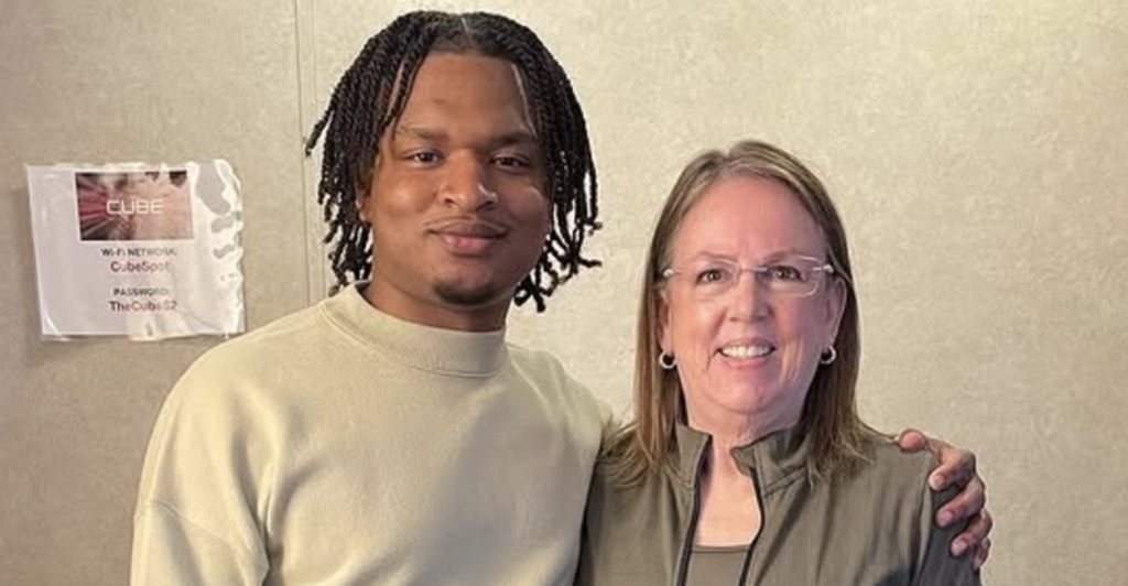 Grandma And Man She Accidentally Invited To Thanksgiving Spent The ... Grandma And Man She Accidentally Invited To Thanksgiving Spent The ...