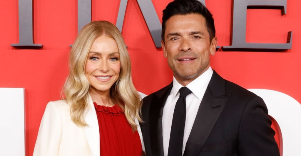 Kelly Ripa breaks down in tears on 'Live' after Mark Consuelos shares ...