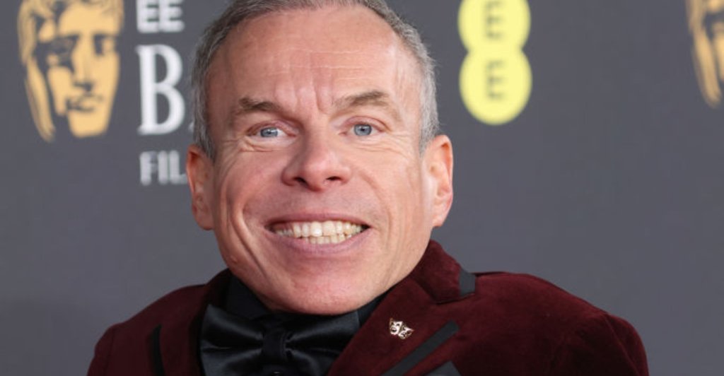 Emotional Warwick Davis fights back tears as he pays tribute to his ...