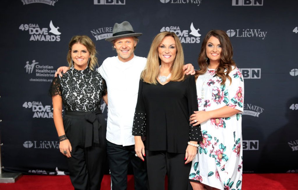 The Nelons Shared Heartbreaking Final Video Standing Alongside Plane ...