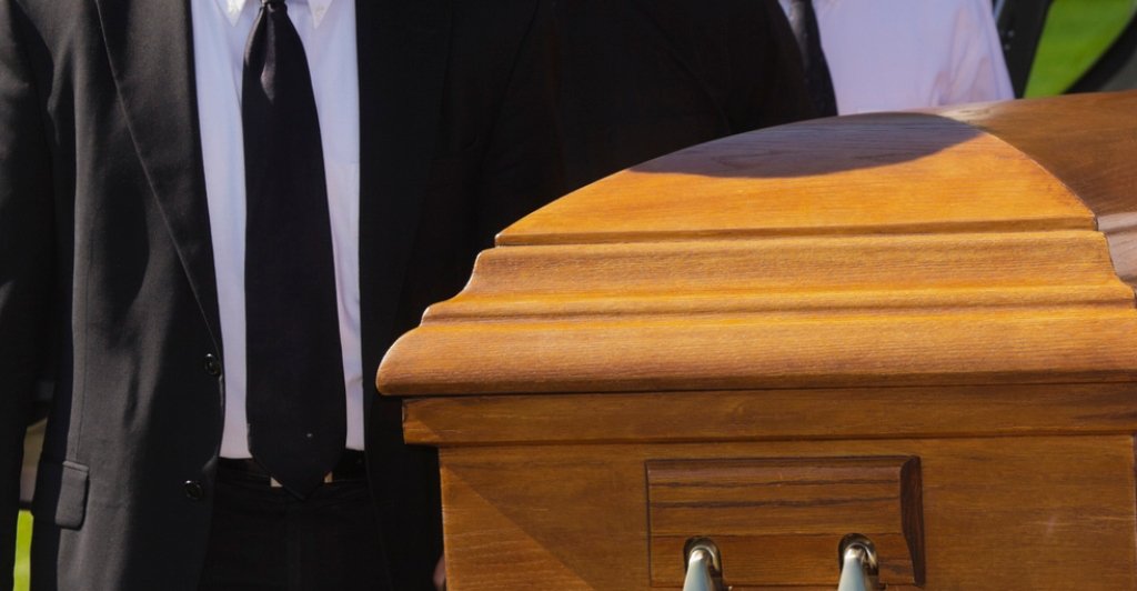 High School Valedictorian Leaves Audience In Tears With Moving Speech ...