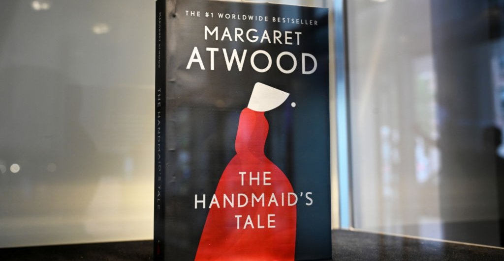 Moment Idaho High School Graduate Refuses To Shake Superintendent’s Hand And Drops A Copy Of ...